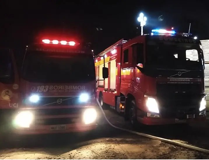 Trabalhador fica ferido após micro-ônibus desgovernado atingir aviário